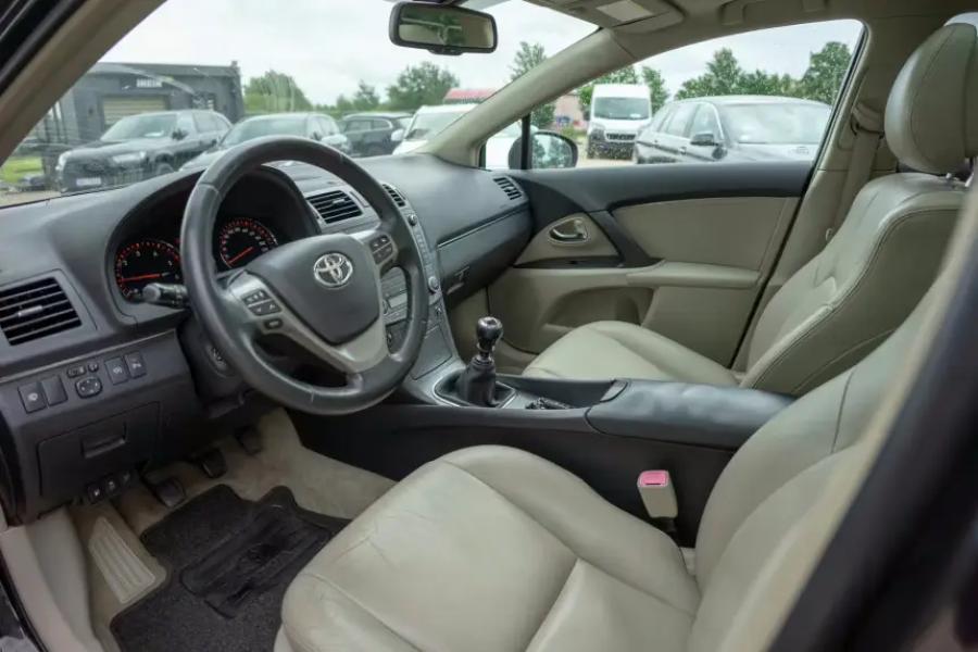 Черный Тойота Авенсис 2010 в Лиепая, объемом двигателя 2.20 л и пробегом 283 тыс. км за 5950 €, фото 9 на AUTOMOTO.COM.LV