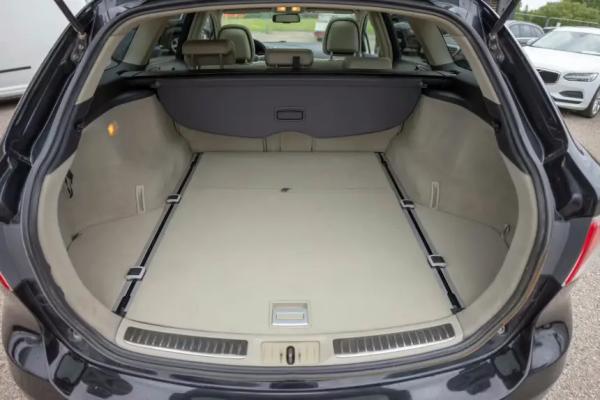 Black Toyota Avensis 2010 in Liepaja, with an engine capacity of 2.20 L and mileage of 283 thousand km for 5950 €, photo 10 on AUTOMOTO.COM.LV