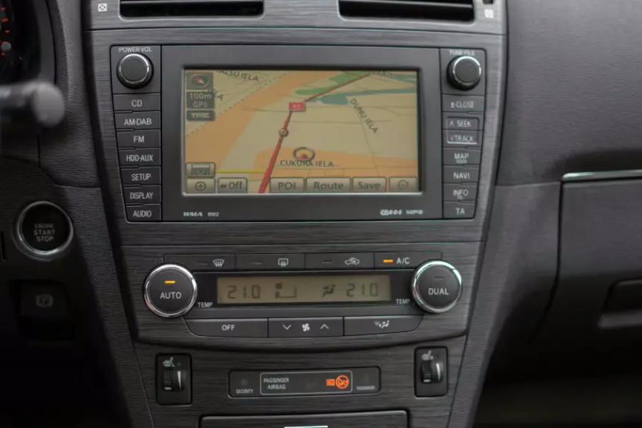 Черный Тойота Авенсис 2010 в Лиепая, объемом двигателя 2.20 л и пробегом 283 тыс. км за 5950 €, фото 17 на AUTOMOTO.COM.LV