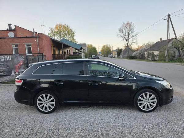 Black Toyota Avensis 2010 in Ventspils, with an engine capacity of 2.20 L and mileage of 320 thousand km for 3650 €, photo 5 on AUTOMOTO.COM.LV
