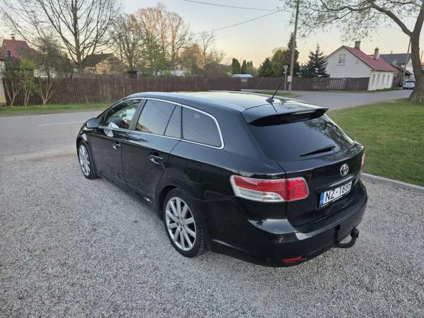 Black Toyota Avensis 2010 in Ventspils, with an engine capacity of 2.20 L and mileage of 320 thousand km for 3650 €, photo 8 on AUTOMOTO.COM.LV