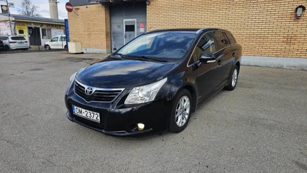 Black Toyota Avensis 2010 in Riga, with an engine capacity of 2.00 L and mileage of 253 thousand km for 5400 €, photo 1 on AUTOMOTO.COM.LV