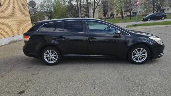 Black Toyota Avensis 2010 in Riga, with an engine capacity of 2.00 L and mileage of 253 thousand km for 5400 €, photo 4 on AUTOMOTO.COM.LV