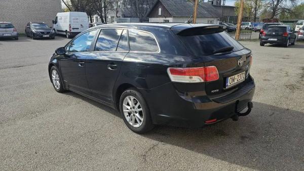 Black Toyota Avensis 2010 in Riga, with an engine capacity of 2.00 L and mileage of 253 thousand km for 5400 €, photo 7 on AUTOMOTO.COM.LV