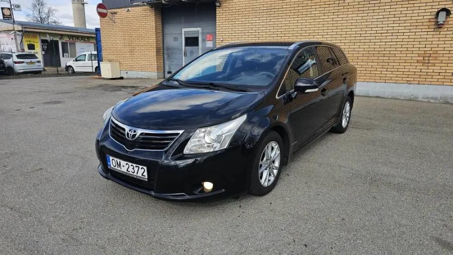 Черный Тойота Авенсис 2010 в Рига, объемом двигателя 2.00 л и пробегом 253 тыс. км за 5400 €, фото 1 на AUTOMOTO.COM.LV