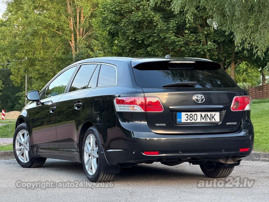Melns Toyota Avensis 2010 Tallina, ar dzinēja tilpumu 2.00 L un nobraukumu 215 tūkst. km par 5690 €, foto 5 vietnē AUTOMOTO.COM.LV