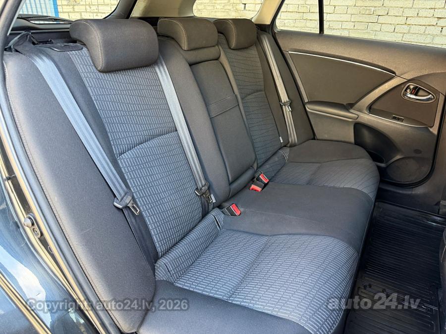 Melns Toyota Avensis 2010 Tallina, ar dzinēja tilpumu 2.00 L un nobraukumu 215 tūkst. km par 5690 €, foto 16 vietnē AUTOMOTO.COM.LV