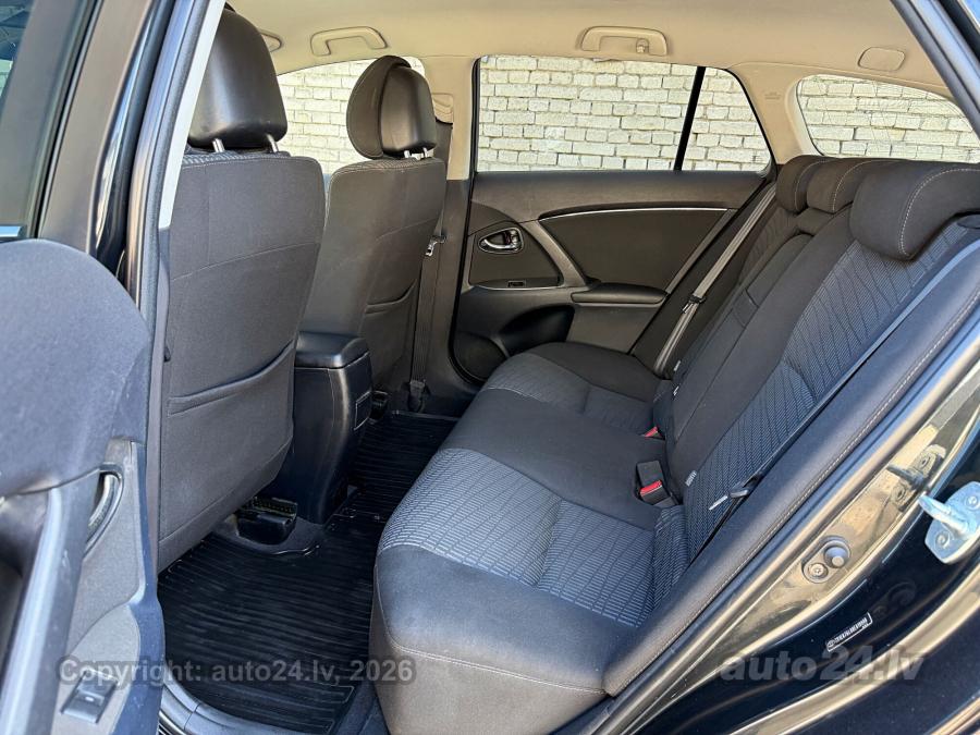 Melns Toyota Avensis 2010 Tallina, ar dzinēja tilpumu 2.00 L un nobraukumu 215 tūkst. km par 5690 €, foto 18 vietnē AUTOMOTO.COM.LV
