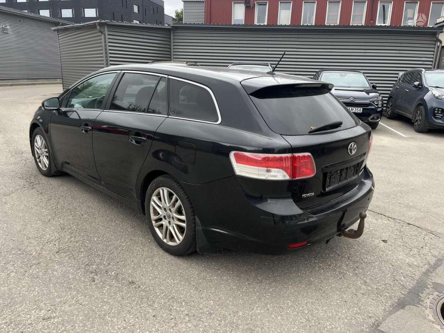 Melns Toyota Avensis 2010 Viļņa, ar dzinēja tilpumu 2.23 L un nobraukumu 350 tūkst. km par 2750 €, foto 4 vietnē AUTOMOTO.COM.LV