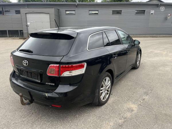 Black Toyota Avensis 2010 in Vilnius, with an engine capacity of 2.23 L and mileage of 350 thousand km for 2750 €, photo 4 on AUTOMOTO.COM.LV