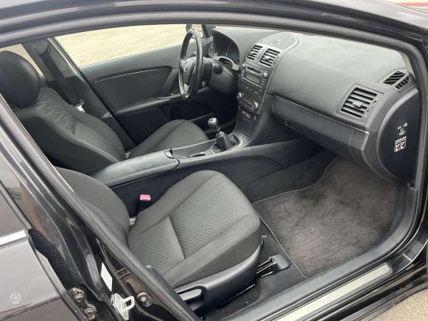 Black Toyota Avensis 2010 in Vilnius, with an engine capacity of 2.23 L and mileage of 350 thousand km for 2750 €, photo 8 on AUTOMOTO.COM.LV