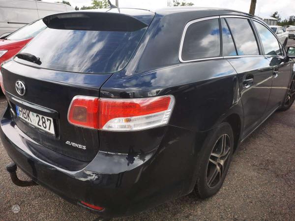 Black Toyota Avensis 2010 in Vilnius, with an engine capacity of 2.00 L and mileage of 389 thousand km for 1600 €, photo 6 on AUTOMOTO.COM.LV