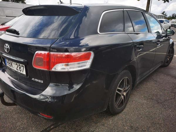 Black Toyota Avensis 2010 in Vilnius, with an engine capacity of 2.00 L and mileage of 389 thousand km for 1600 €, photo 7 on AUTOMOTO.COM.LV