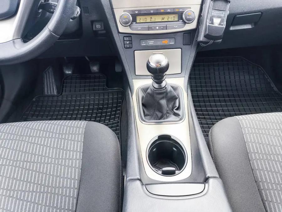 Melns Toyota Avensis 2010 Rīga, ar dzinēja tilpumu 2.20 L un nobraukumu 185 tūkst. km par 4700 €, foto 15 vietnē AUTOMOTO.COM.LV