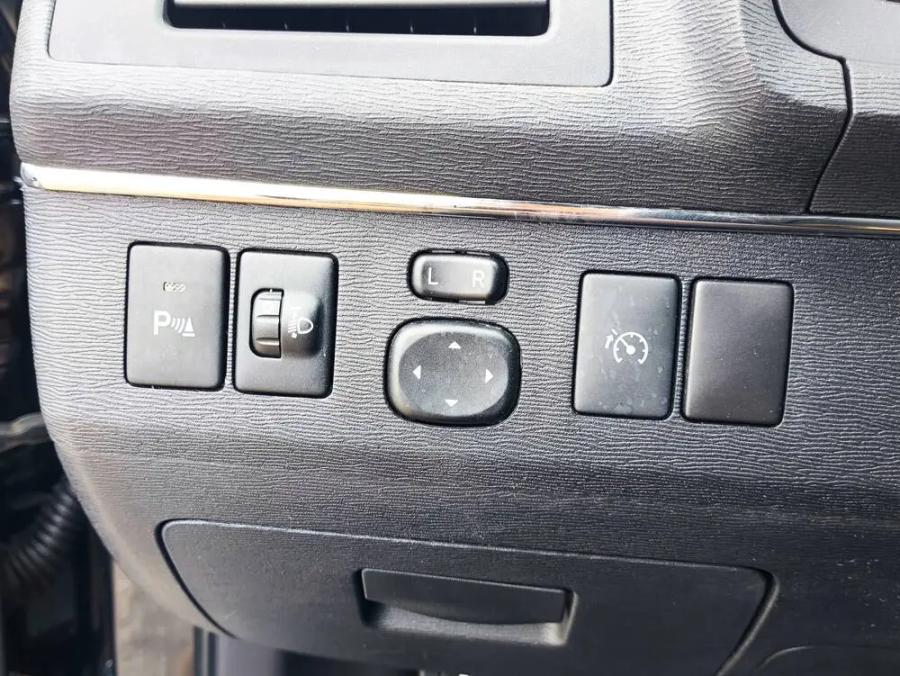 Melns Toyota Avensis 2010 Rīga, ar dzinēja tilpumu 2.20 L un nobraukumu 185 tūkst. km par 4700 €, foto 22 vietnē AUTOMOTO.COM.LV