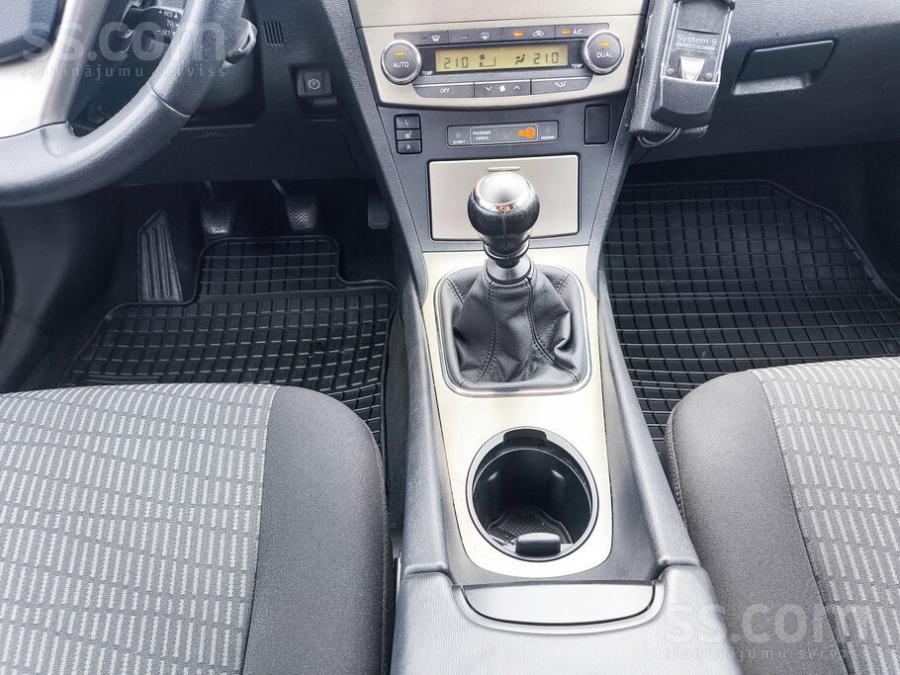 Melns Toyota Avensis 2010 Rīga, ar dzinēja tilpumu 2.20 L un nobraukumu 185 tūkst. km par 4700 €, foto 15 vietnē AUTOMOTO.COM.LV