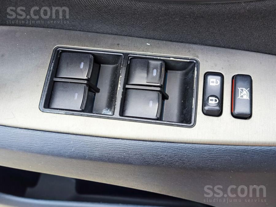 Melns Toyota Avensis 2010 Rīga, ar dzinēja tilpumu 2.20 L un nobraukumu 185 tūkst. km par 4700 €, foto 24 vietnē AUTOMOTO.COM.LV