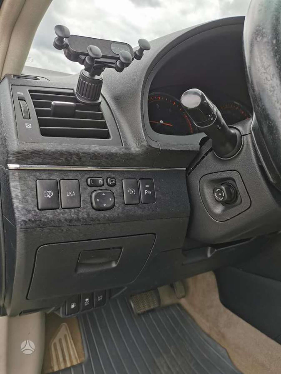 Melns Toyota Avensis 2010 Šauļi, ar dzinēja tilpumu 2.23 L un nobraukumu 253 tūkst. km par 4200 €, foto 12 vietnē AUTOMOTO.COM.LV