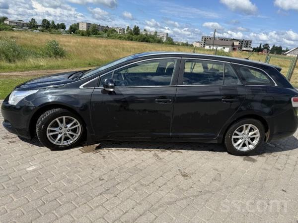 Melns Toyota Avensis 2010 Balvi, ar dzinēja tilpumu 2.00 L un nobraukumu 305 tūkst. km par 2100 €, foto 1 vietnē AUTOMOTO.COM.LV
