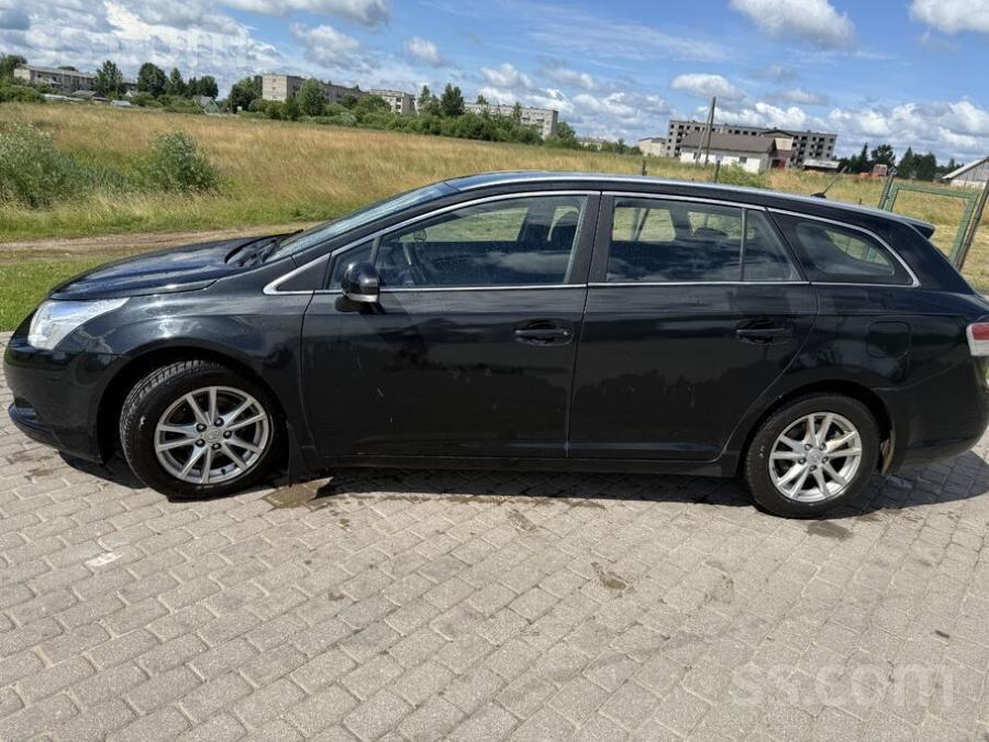 Melns Toyota Avensis 2010 Balvi, ar dzinēja tilpumu 2.00 L un nobraukumu 305 tūkst. km par 2100 €, foto 1 vietnē AUTOMOTO.COM.LV