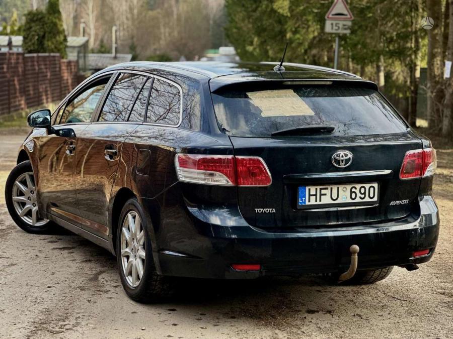 Black Toyota Avensis 2010 in Vilnius, with an engine capacity of 2.00 L and mileage of 385 thousand km for 2050 €, photo 9 on AUTOMOTO.COM.LV