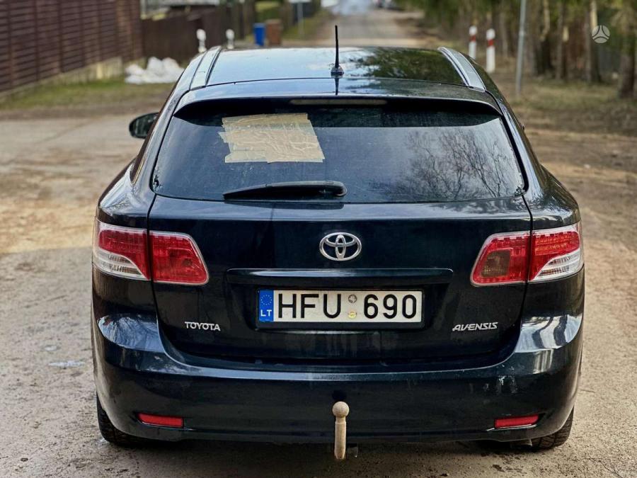 Black Toyota Avensis 2010 in Vilnius, with an engine capacity of 2.00 L and mileage of 385 thousand km for 2050 €, photo 10 on AUTOMOTO.COM.LV