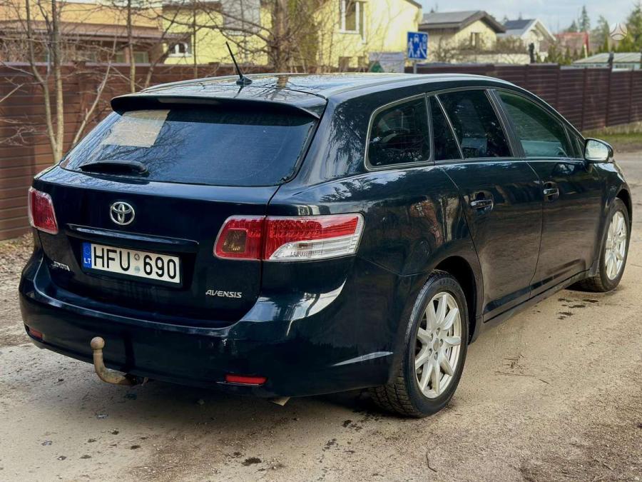 Black Toyota Avensis 2010 in Vilnius, with an engine capacity of 2.00 L and mileage of 385 thousand km for 2050 €, photo 11 on AUTOMOTO.COM.LV