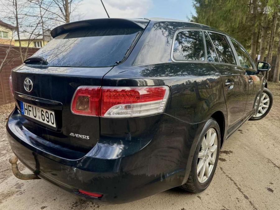 Black Toyota Avensis 2010 in Vilnius, with an engine capacity of 2.00 L and mileage of 385 thousand km for 2050 €, photo 12 on AUTOMOTO.COM.LV