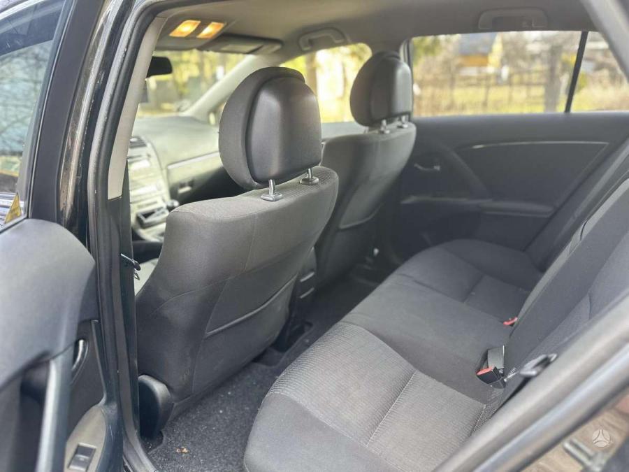 Black Toyota Avensis 2010 in Vilnius, with an engine capacity of 2.00 L and mileage of 385 thousand km for 2050 €, photo 16 on AUTOMOTO.COM.LV
