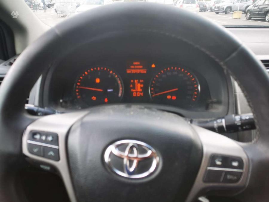Black Toyota Avensis 2010 in Vilnius, with an engine capacity of 2.00 L and mileage of 387 thousand km for 1600 €, photo 18 on AUTOMOTO.COM.LV