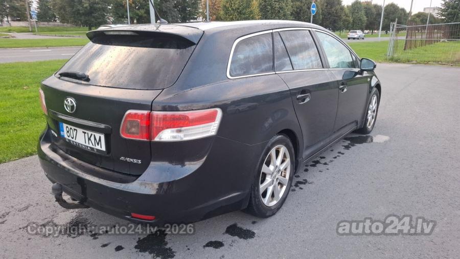 Melns Toyota Avensis 2010 Tallina, ar dzinēja tilpumu 2.20 L un nobraukumu 402 tūkst. km par 2500 €, foto 3 vietnē AUTOMOTO.COM.LV