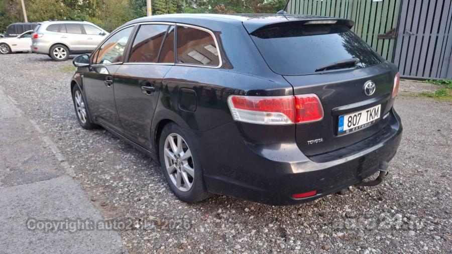 Melns Toyota Avensis 2010 Tallina, ar dzinēja tilpumu 2.20 L un nobraukumu 402 tūkst. km par 2500 €, foto 4 vietnē AUTOMOTO.COM.LV