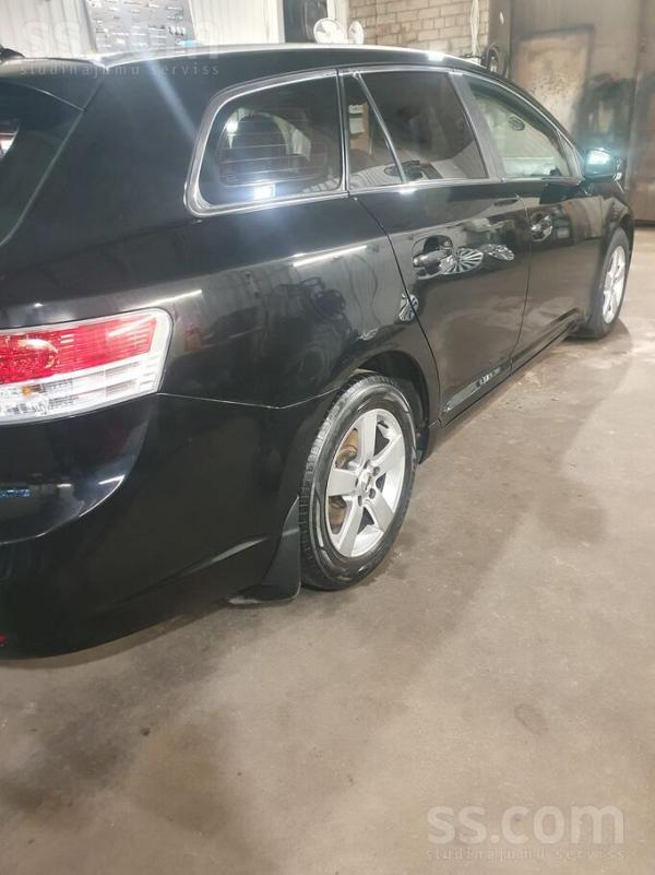 Melns Toyota Avensis 2010 Rīga, ar dzinēja tilpumu 2.00 L un nobraukumu 217 tūkst. km par 3900 €, foto 4 vietnē AUTOMOTO.COM.LV