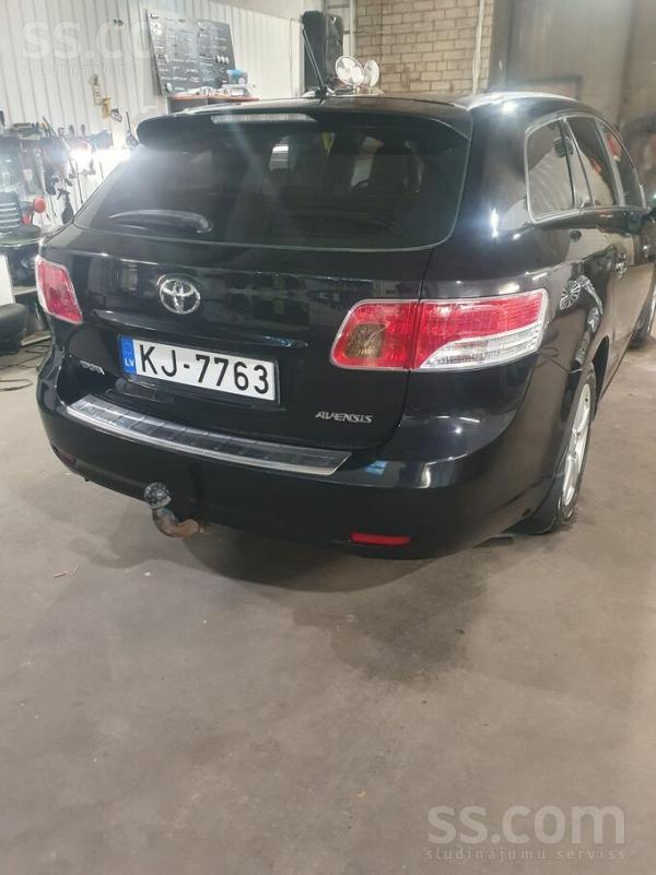 Melns Toyota Avensis 2010 Rīga, ar dzinēja tilpumu 2.00 L un nobraukumu 217 tūkst. km par 3900 €, foto 5 vietnē AUTOMOTO.COM.LV
