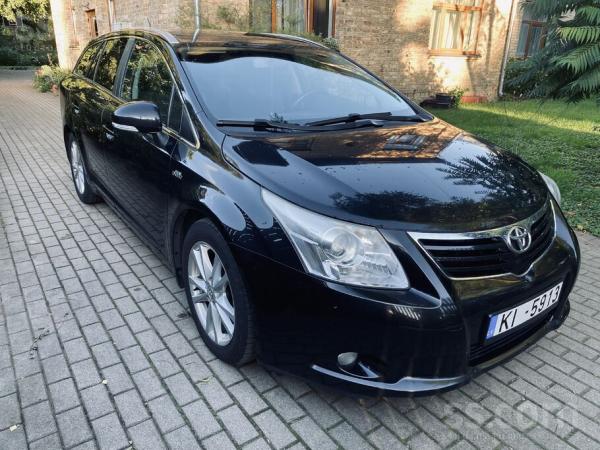 Черный Тойота Авенсис 2010 в Рига, объемом двигателя 2.20 л и пробегом 318 тыс. км за 5100 €, фото 1 на AUTOMOTO.COM.LV