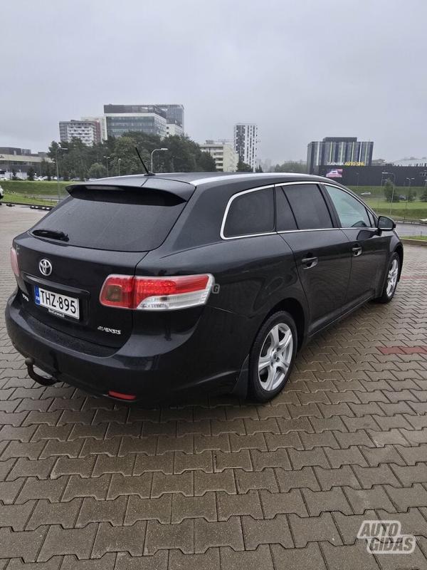Toyota Avensis 2010 in Vilnius on AUTOMOTO.COM.LV Black Toyota Avensis 2010 in Vilnius, with an engine capacity of 2.00 L and mileage of 255 thousand km for 3450 €, photo 3 on AUTOMOTO.COM.LV