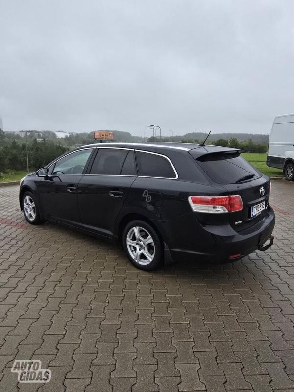 Toyota Avensis 2010 in Vilnius on AUTOMOTO.COM.LV Black Toyota Avensis 2010 in Vilnius, with an engine capacity of 2.00 L and mileage of 255 thousand km for 3450 €, photo 4 on AUTOMOTO.COM.LV