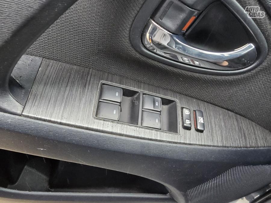 Melns Toyota Avensis 2010 Viļņa, ar dzinēja tilpumu 2.00 L un nobraukumu 255 tūkst. km par 3450 €, foto 13 vietnē AUTOMOTO.COM.LV