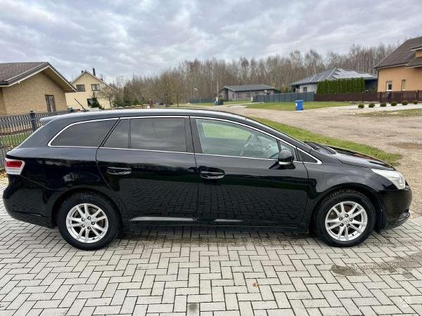 Black Toyota Avensis 2011 in Siauliai, with an engine capacity of 2.00 L and mileage of 224 thousand km for 4750 €, photo 11 on AUTOMOTO.COM.LV