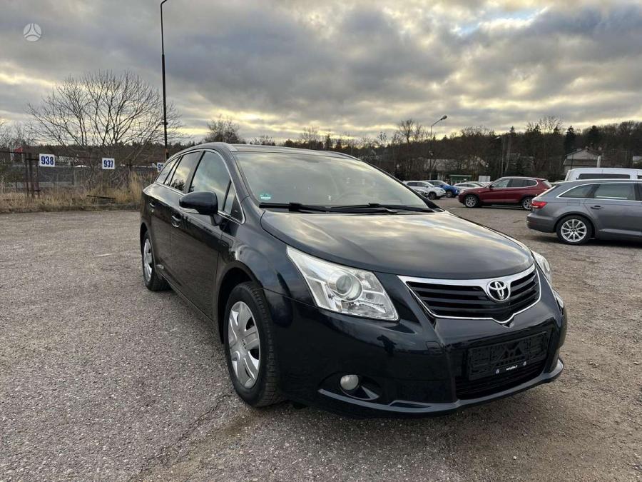 Black Toyota Avensis 2011 in Alytus, with an engine capacity of 1.80 L and mileage of 221 thousand km for 5950 €, photo 3 on AUTOMOTO.COM.LV