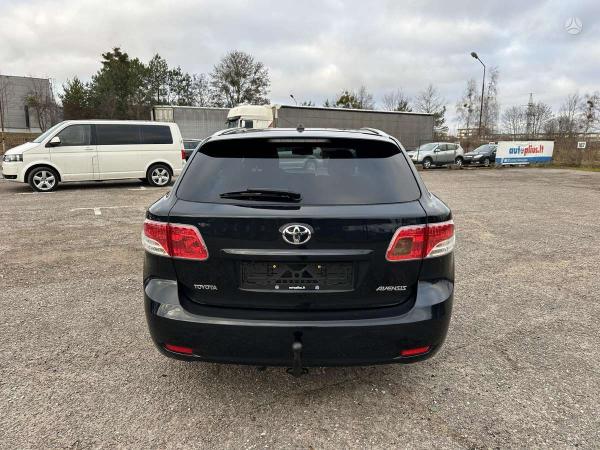 Black Toyota Avensis 2011 in Alytus, with an engine capacity of 1.80 L and mileage of 221 thousand km for 5950 €, photo 6 on AUTOMOTO.COM.LV