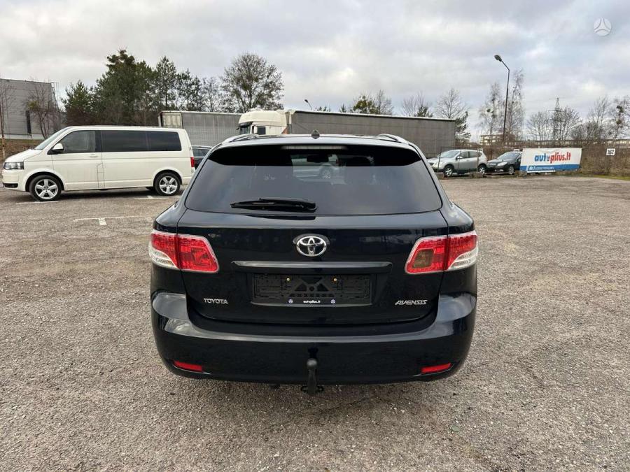 Black Toyota Avensis 2011 in Alytus, with an engine capacity of 1.80 L and mileage of 221 thousand km for 5950 €, photo 6 on AUTOMOTO.COM.LV