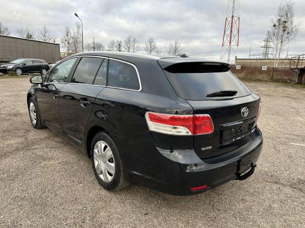 Black Toyota Avensis 2011 in Alytus, with an engine capacity of 1.80 L and mileage of 221 thousand km for 5950 €, photo 7 on AUTOMOTO.COM.LV