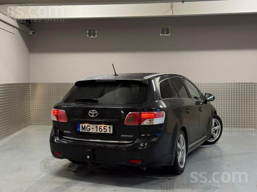 Melns Toyota Avensis 2011 Rīga, ar dzinēja tilpumu 2.20 L un nobraukumu 284 tūkst. km par 5650 €, foto 2 vietnē AUTOMOTO.COM.LV
