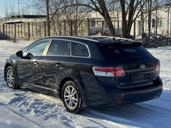Melns Toyota Avensis 2011 Šauļi, ar dzinēja tilpumu 2.00 L un nobraukumu 201 tūkst. km par 1950 €, foto 3 vietnē AUTOMOTO.COM.LV