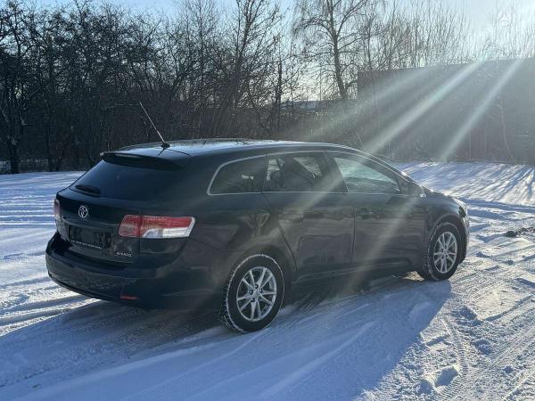 Melns Toyota Avensis 2011 Šauļi, ar dzinēja tilpumu 2.00 L un nobraukumu 201 tūkst. km par 1950 €, foto 4 vietnē AUTOMOTO.COM.LV