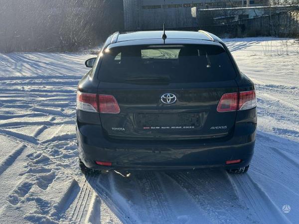 Melns Toyota Avensis 2011 Šauļi, ar dzinēja tilpumu 2.00 L un nobraukumu 201 tūkst. km par 1950 €, foto 5 vietnē AUTOMOTO.COM.LV