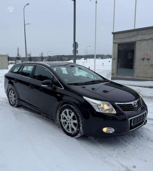 Black Toyota Avensis 2011 in Vilnius, with an engine capacity of 2.23 L and mileage of 252 thousand km for 2700 €, photo 5 on AUTOMOTO.COM.LV