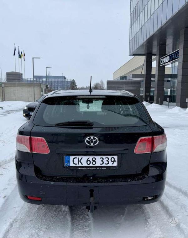 Black Toyota Avensis 2011 in Vilnius, with an engine capacity of 2.23 L and mileage of 252 thousand km for 2700 €, photo 9 on AUTOMOTO.COM.LV