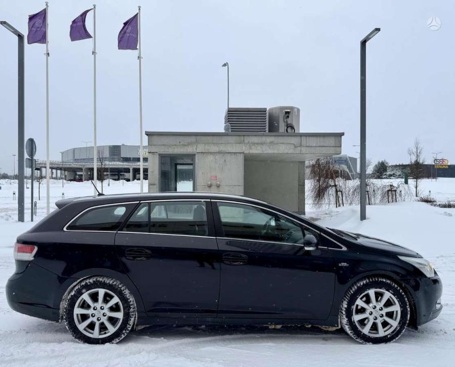 Black Toyota Avensis 2011 in Vilnius, with an engine capacity of 2.23 L and mileage of 252 thousand km for 2700 €, photo 6 on AUTOMOTO.COM.LV